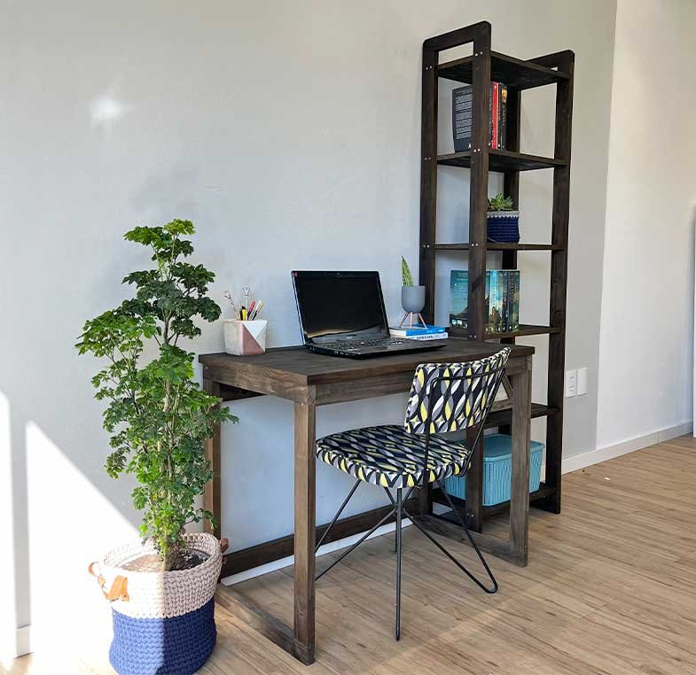 Home Office Escrivaninha e Estante de Madeira Pinus Linea Slim Tabaco