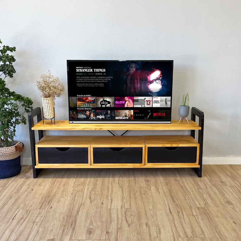 Rack de TV de Madeira Pinus Linea com 3 Gavetas Nozes e Preto